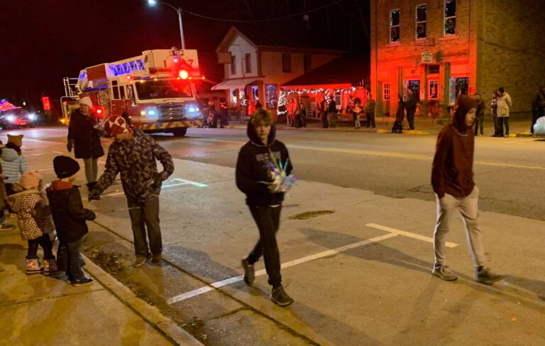 Pictures from Annual Christmas Parade – Village of Brandon